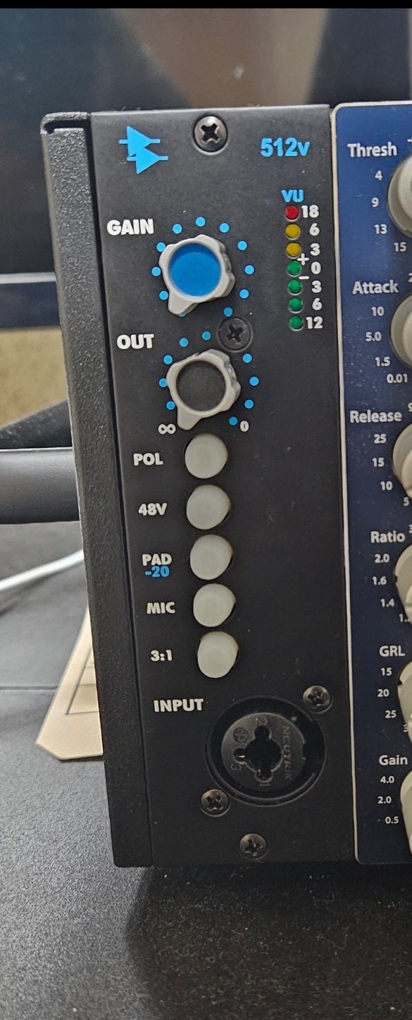 API 512V Discrete mic pre 판매합니다