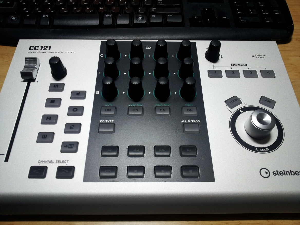 Steinberg Cubase 전용 통합 컨트롤러 CC121 팝니다