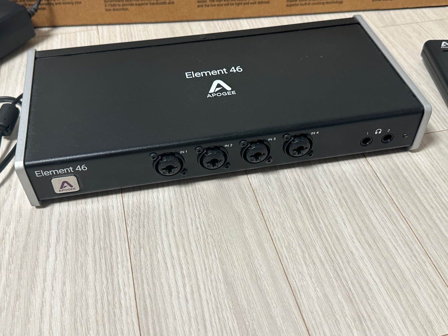 Apogee Element 46 리모트, 썬더볼트 케이블 포함하여 판매합니다.