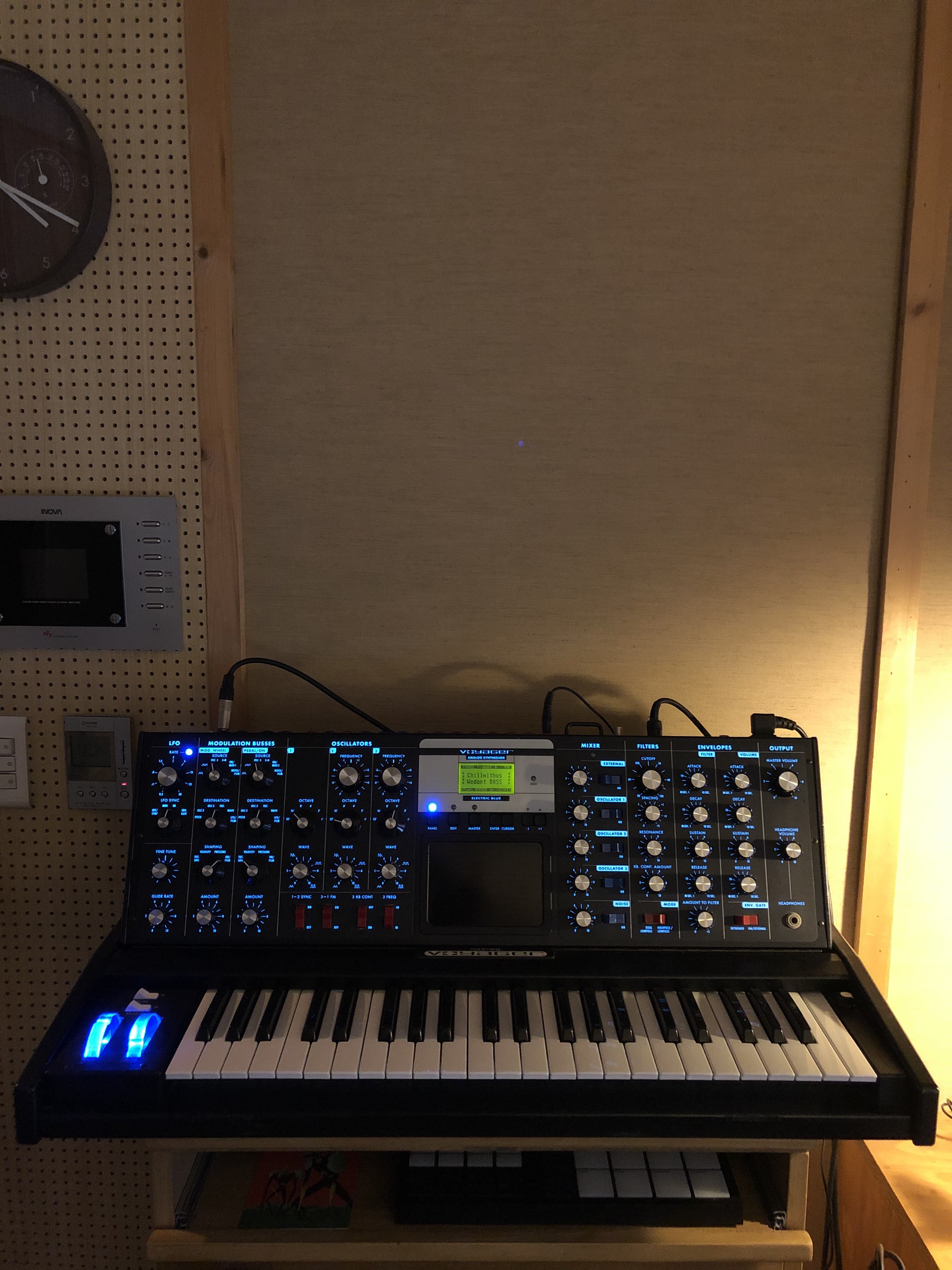 Moog Voyager Electric Blue os 2.5 초기형