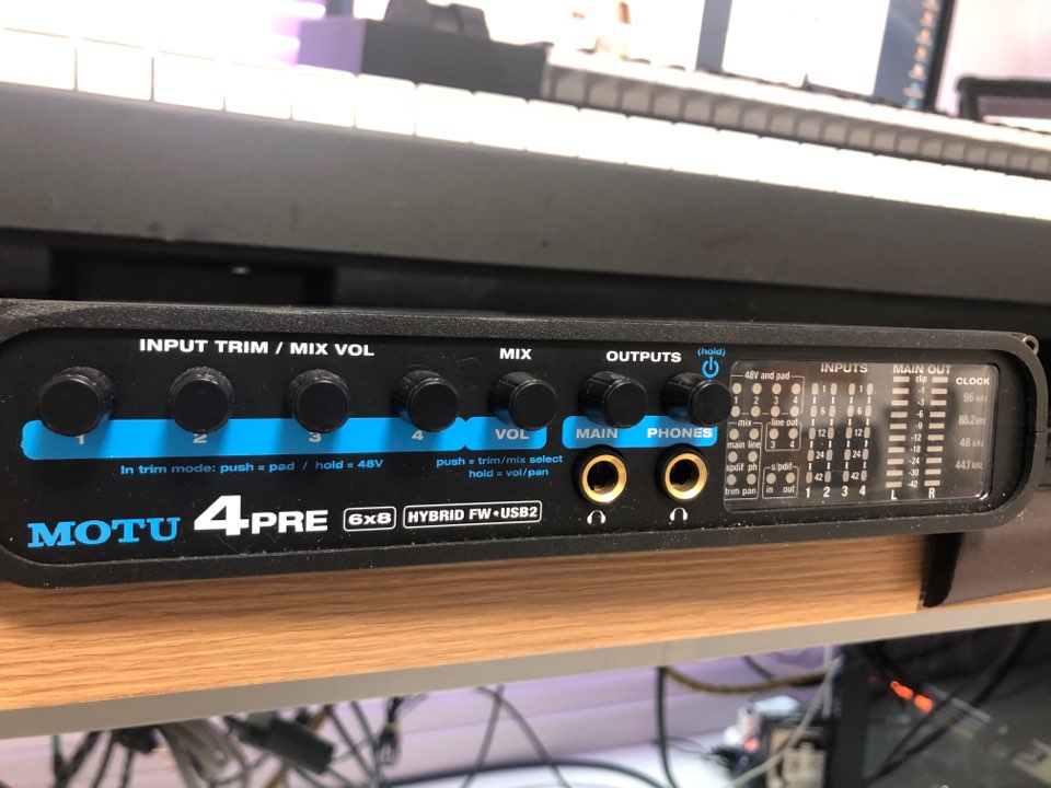 motu 4pre 오디오 인터페이스 팝니다