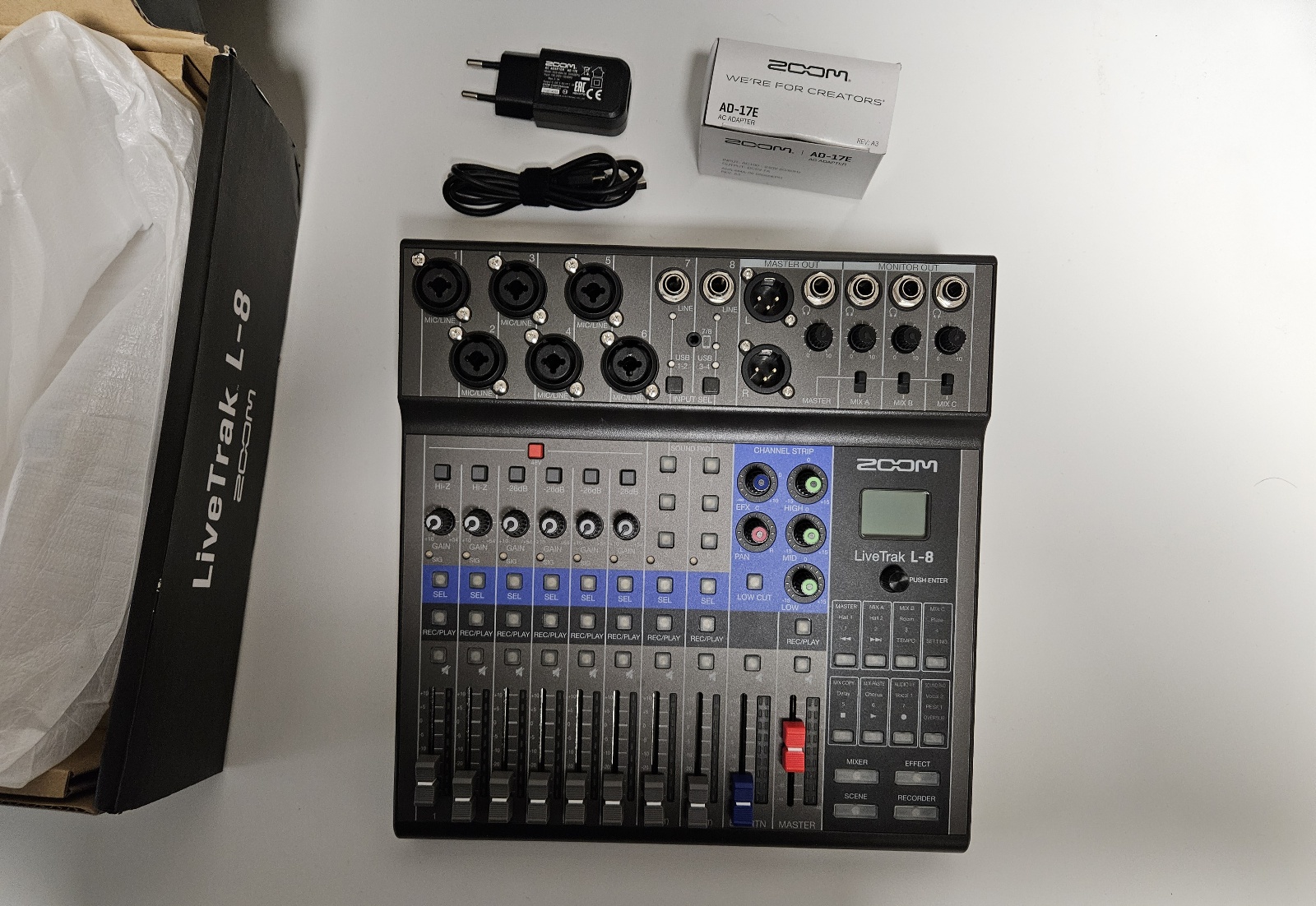 ZOOM L8, Zoom live track L-8