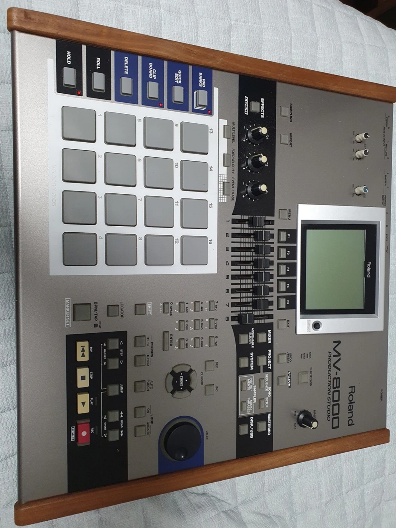 롤랜드 샘플러 Mv-8000 팝니다