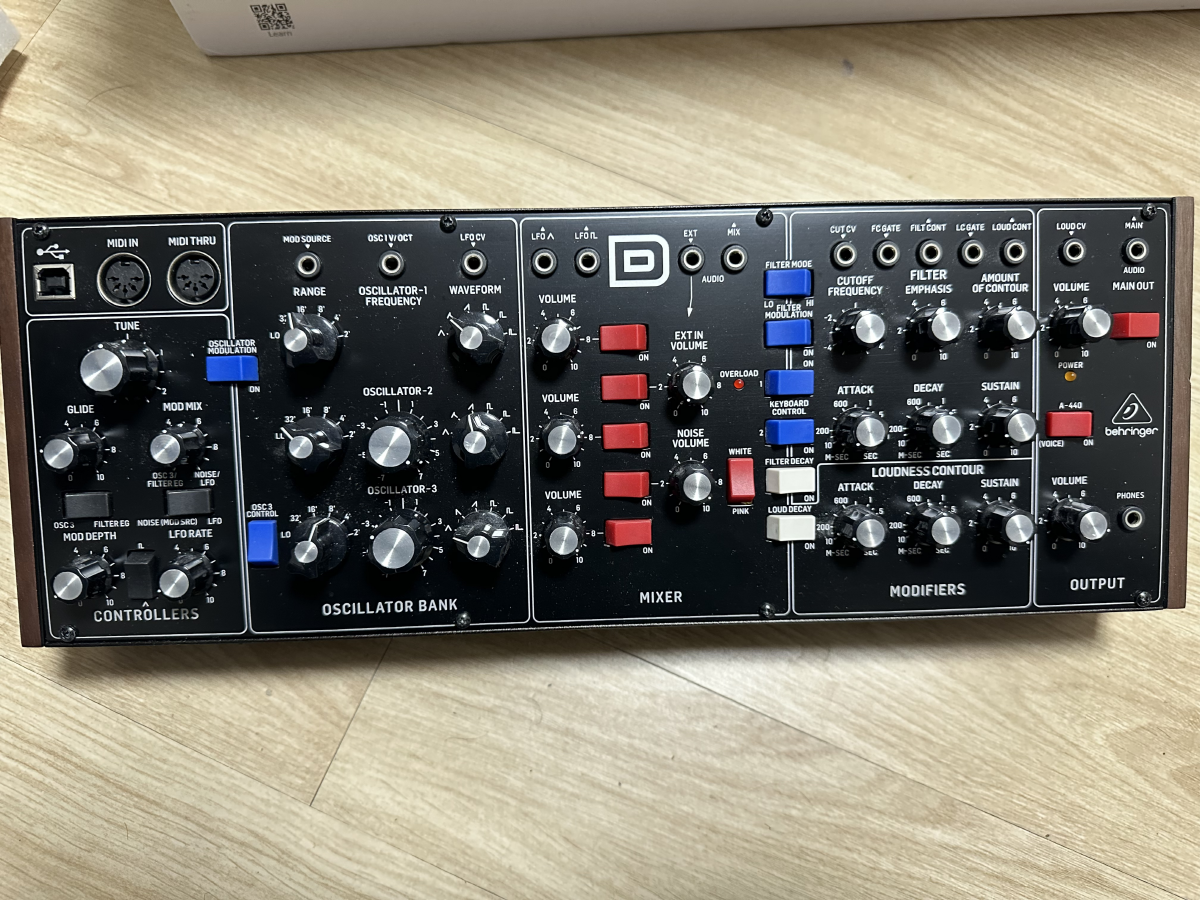 Behringer Model D