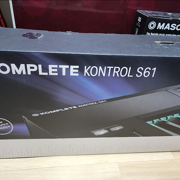 ni komplete s61 건반 팝니다