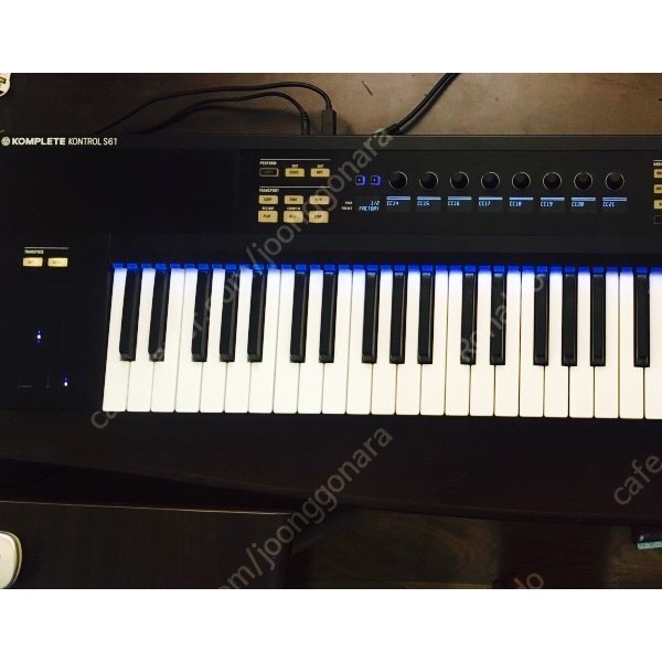 NI Komplete Kontrol S61 팝니다. (키보드)
