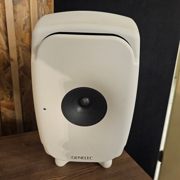 제네렉 8341AW(화이트), GLM kit 팝니다