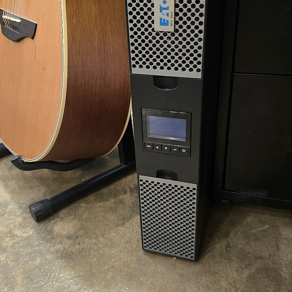 AVR 3K 이튼 UPS Eaton 9px 3000i 2u 모델 UPS 판매합니다.