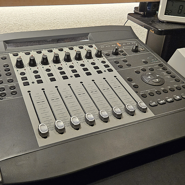 DIGIDESIGN Command 8 가성비 모터페이더 컨트롤러 판매합니다.