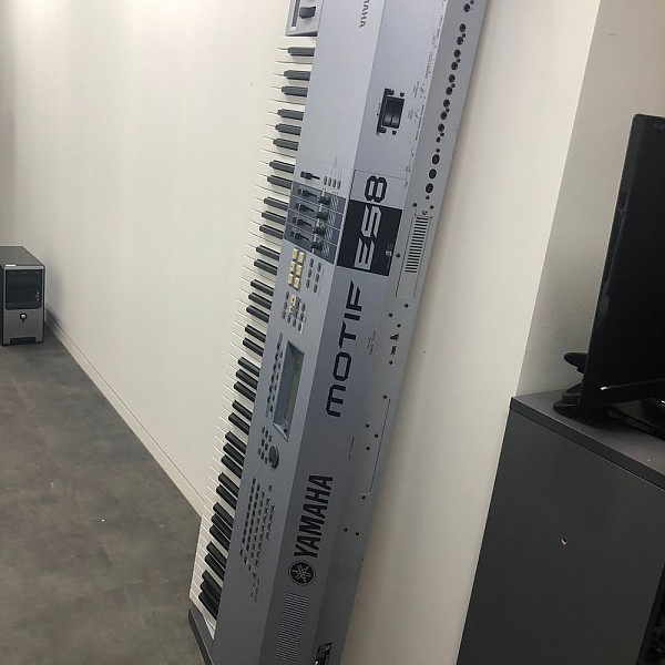YAMAHA MOTIF ES8 88건반 팝니다. (110만) /고급 건반 스탠드 포함