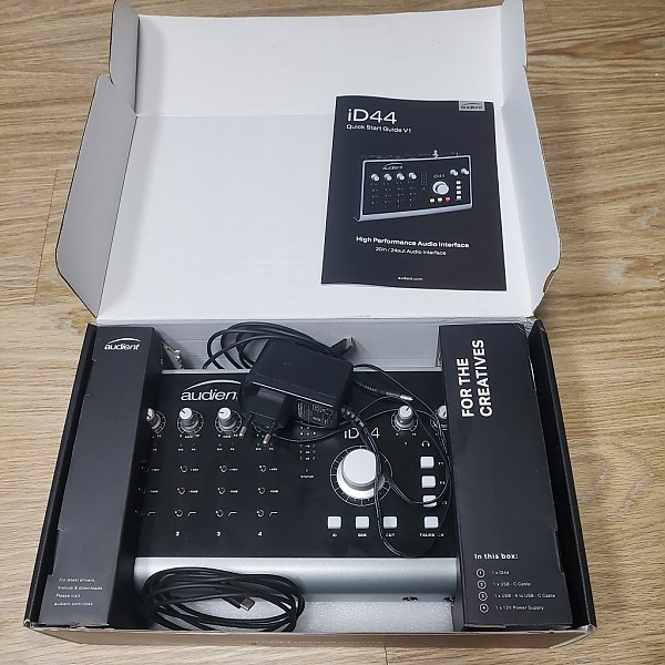ID44 오디오인터페이스 팝니다. S급