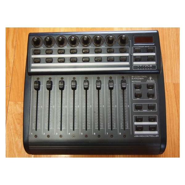 모터라이즈 미디 컨트롤러 베링거 BCF2000 팝니다~